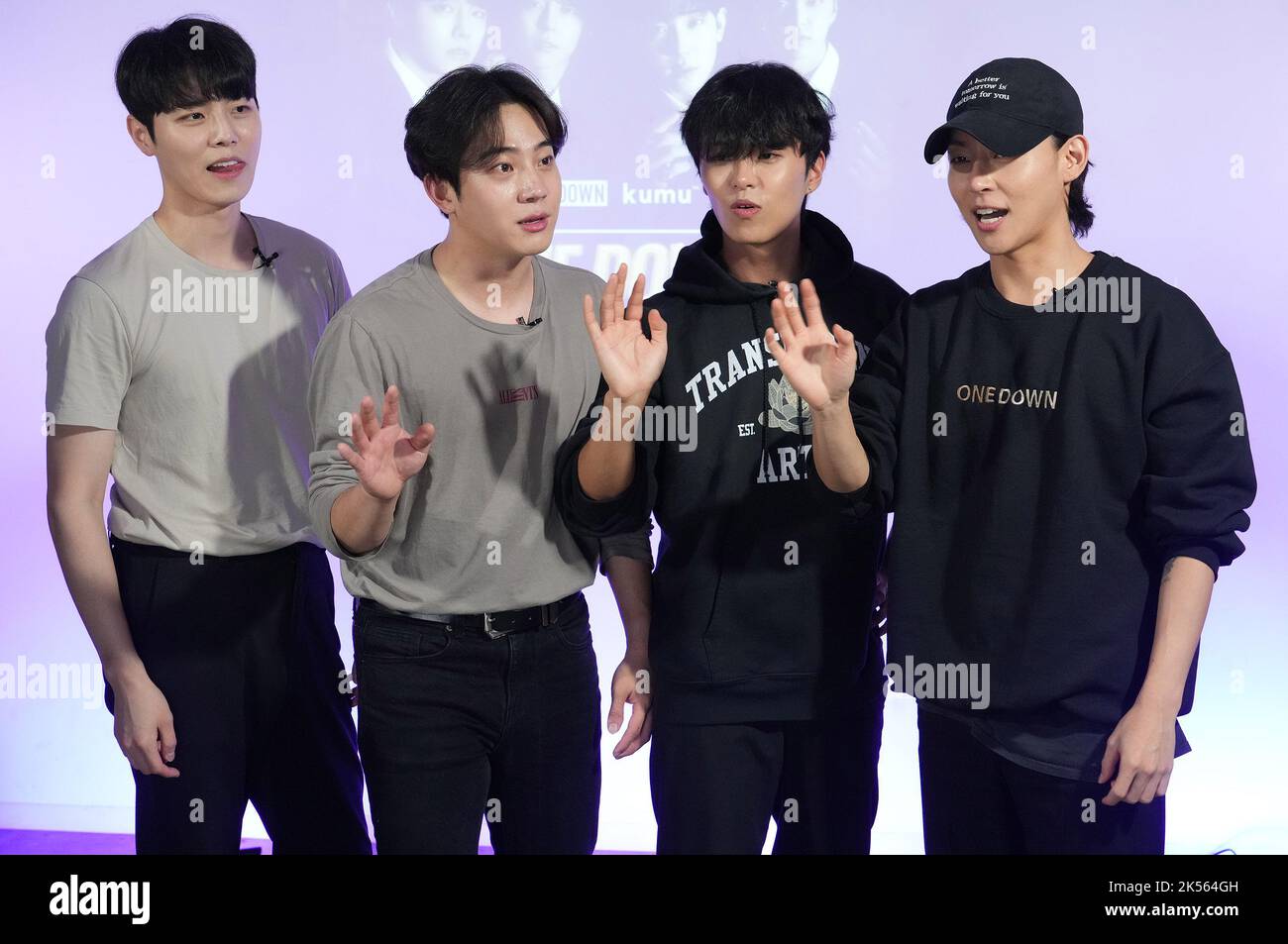 (G-D) le groupe sud-coréen THE ROSE - Jaehyung, Dojoon, Hajoon et Woosung à la One Down Showdown ...