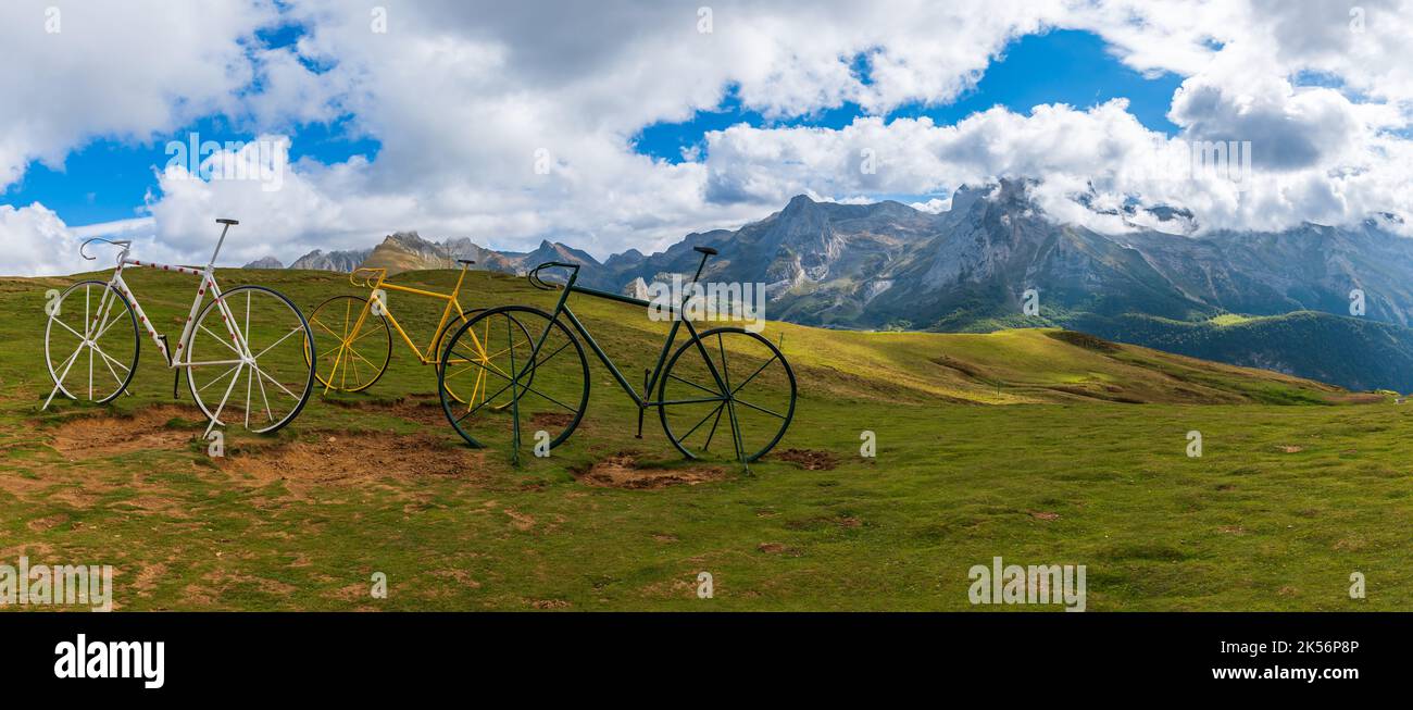 Panorama du Col d'Aubisque, dans le massif des Pyrénées françaises ...