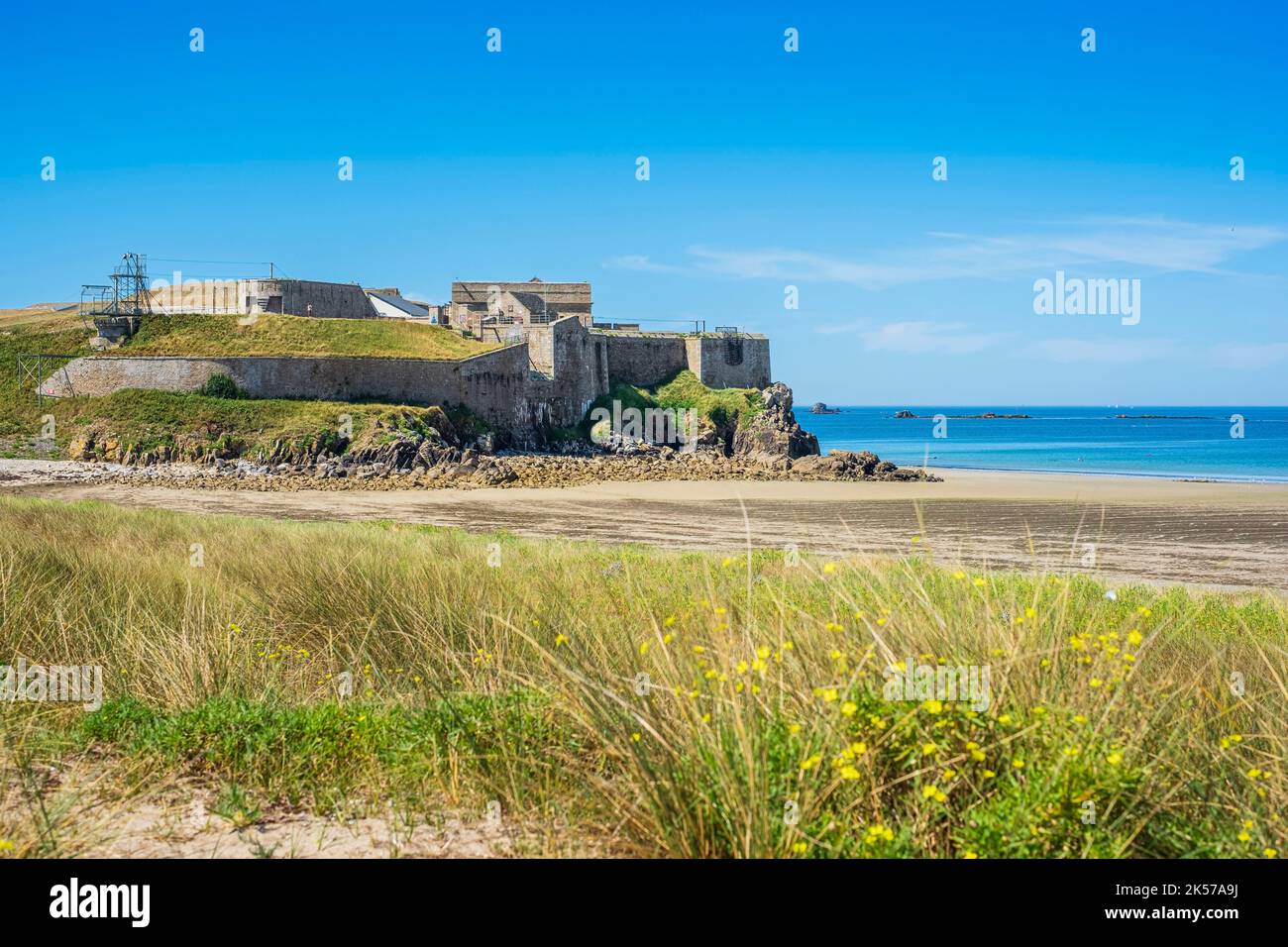 France, Morbihan, Saint-Pierre-Quiberon, fort de Penthièvre à l'entrée ...