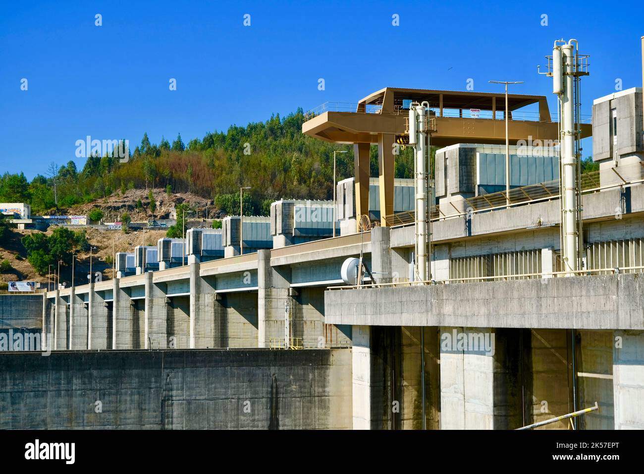 écluse du barrage de regua Banque de photographies et d’images à haute ...