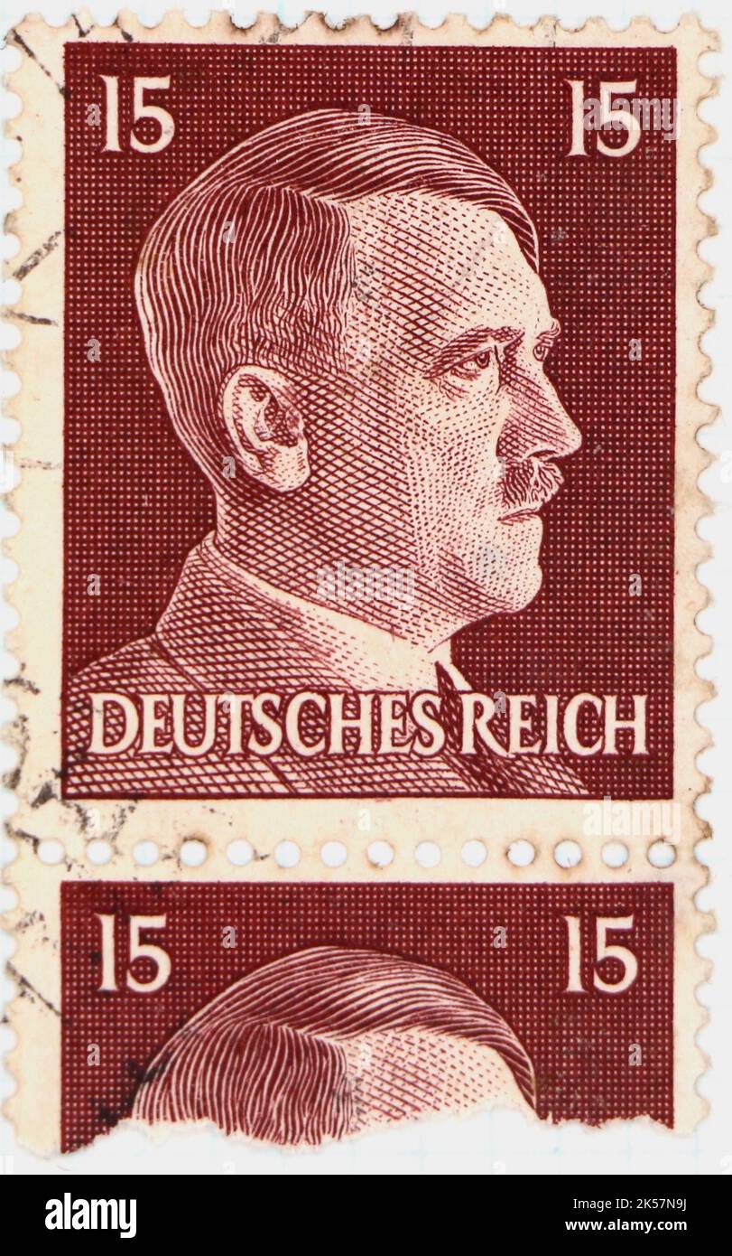 Photo d'un timbre-poste allemand marron avec un portrait d'Adolf Hitler ...