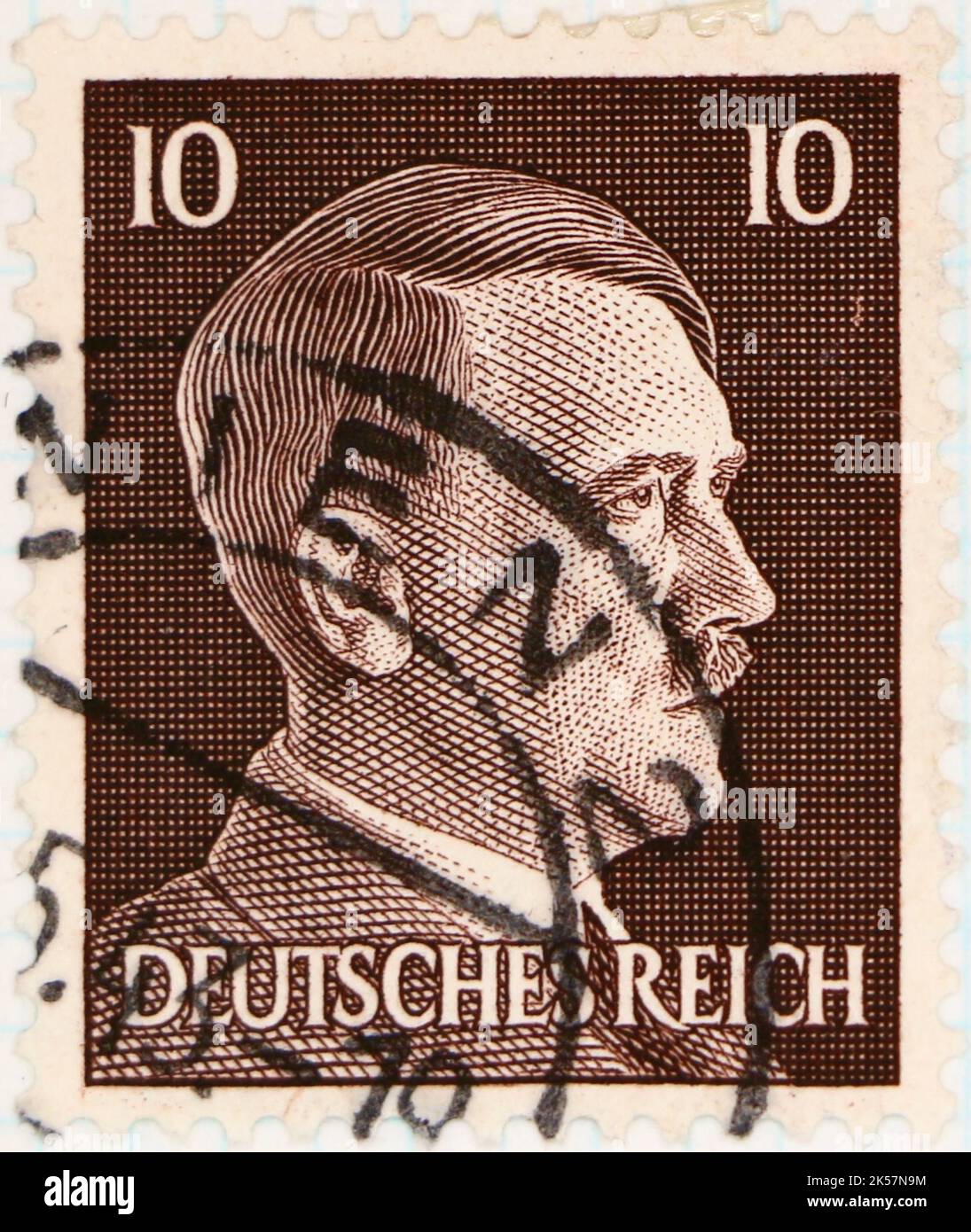 Photo d'un timbre-poste allemand marron avec un portrait d'Adolf Hitler ...