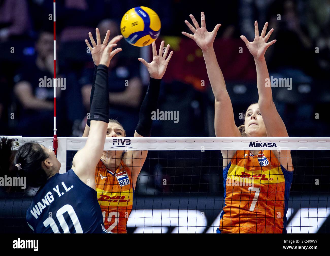 ROTTERDAM - Britt Bongaerts et Juliet Lohuis (R) des pays-Bas en action ...