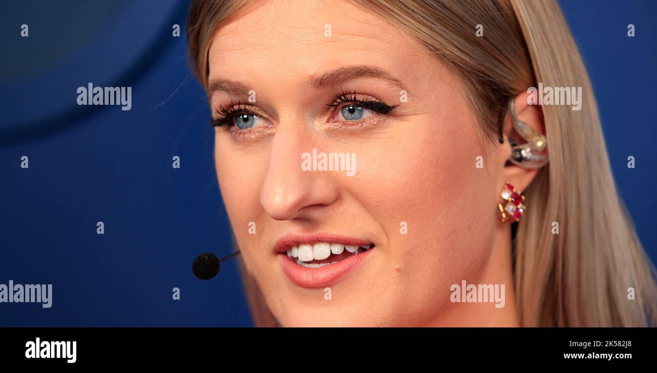 2022-10-06 18:30:29 AMSTERDAM - Britt Dekker sur le tapis rouge avant ...