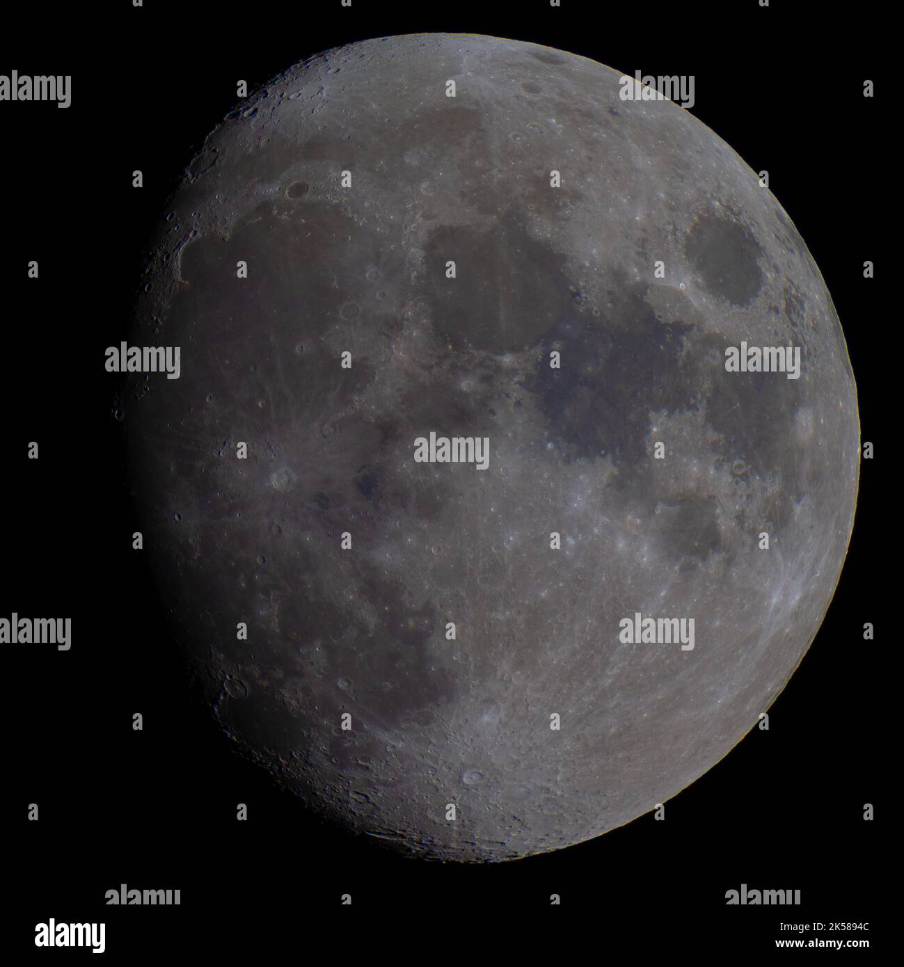 Phase de lune gibbeuse croissante Banque de photographies et d’images à ...