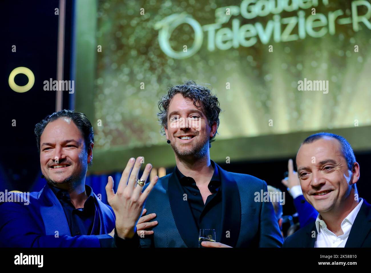 2022-10-06 21:49:16 AMSTERDAM - même Tot Hier (BNNVARA) gagne le Gouden ...