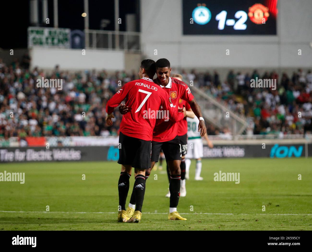 Nicosie, Chypre. 6th octobre 2022. Marcus Rashford (R) de Manchester ...