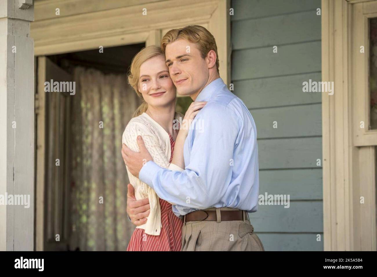 CALLUM KERR ET HANNAH DODD DANS LES FLEURS DANS LE GRENIER: L'ORIGINE ...