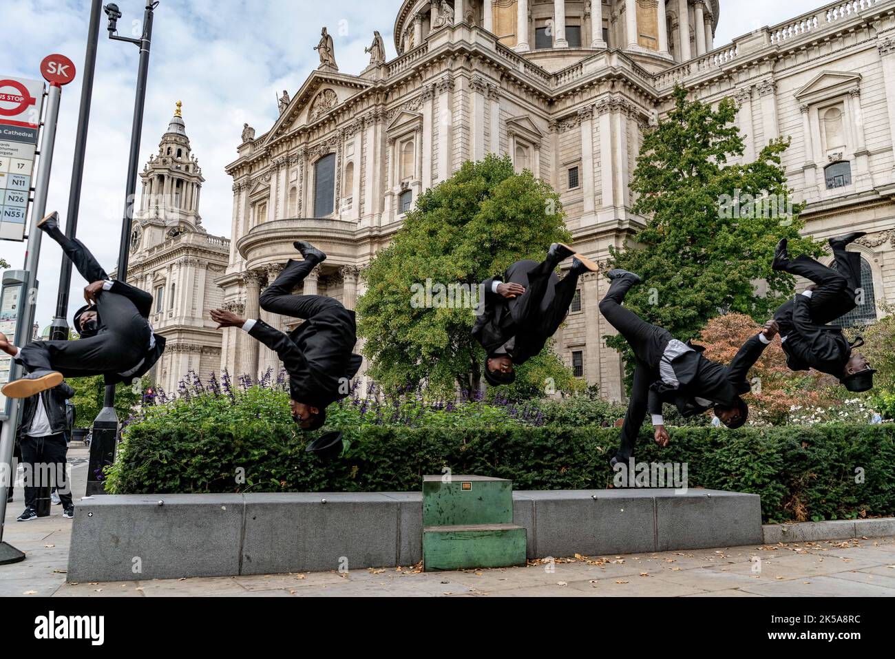 Hommage acrobatique Banque de photographies et d’images à haute ...