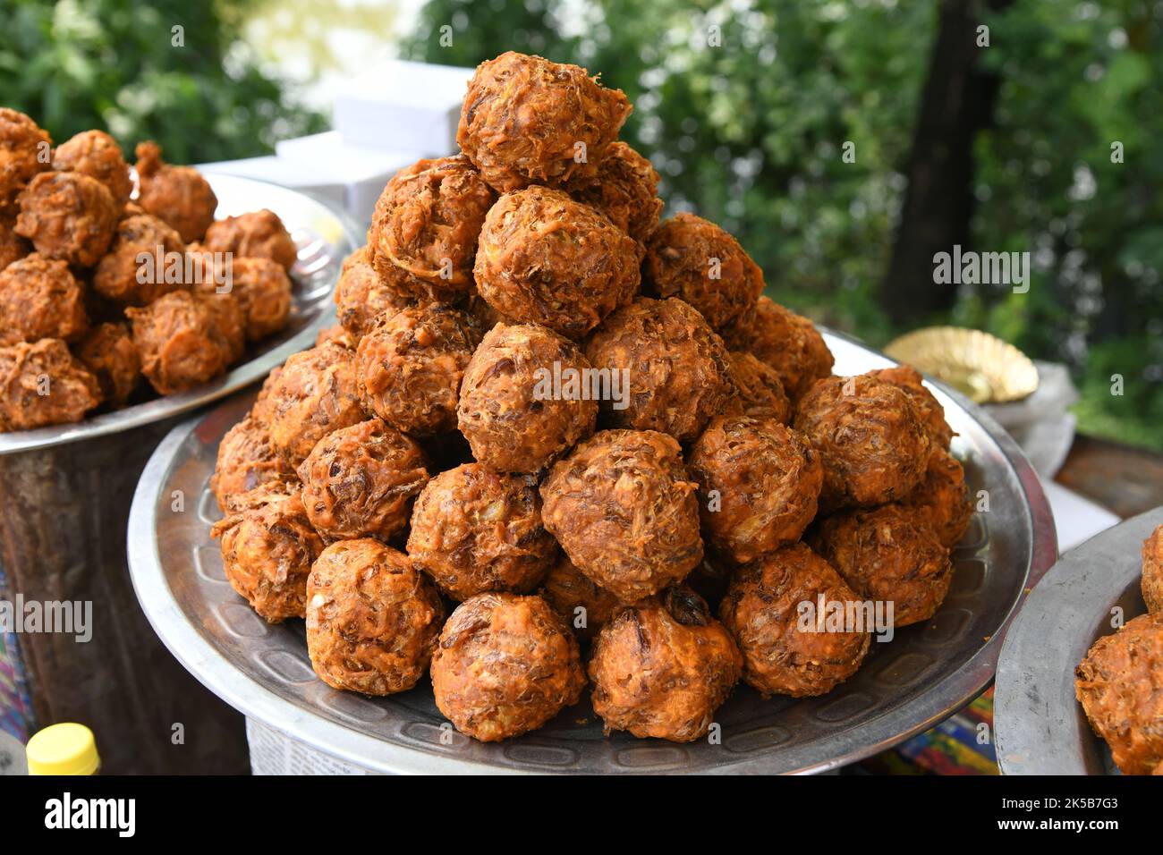 Poulet pakora prix INR 10 par balle, vendu à la mela sur l'occupation ...