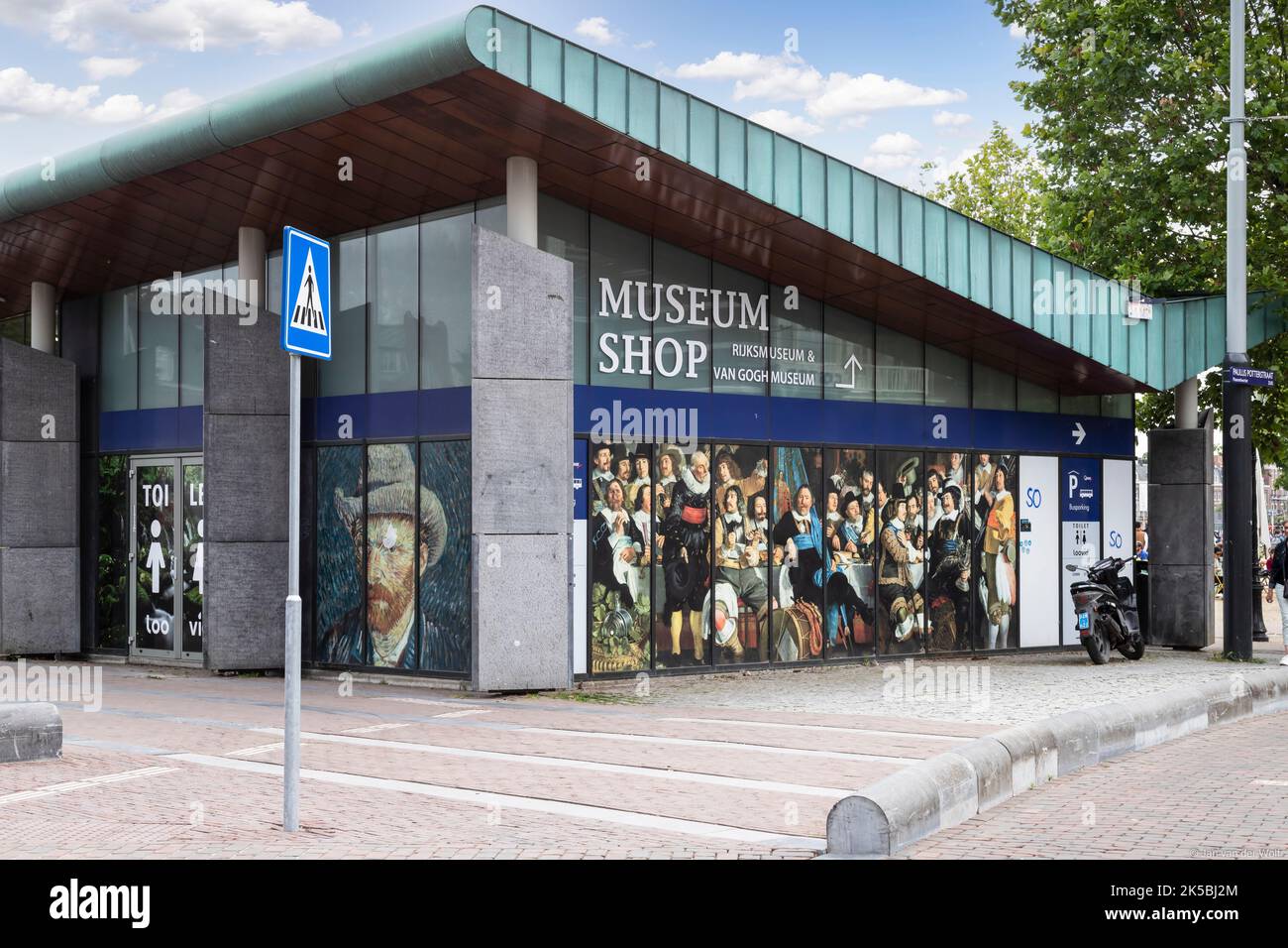 Boutique du Rijksmuseum et du musée Van Gogh sur la place du musée d'Amsterdam Photo Stock - Alamy