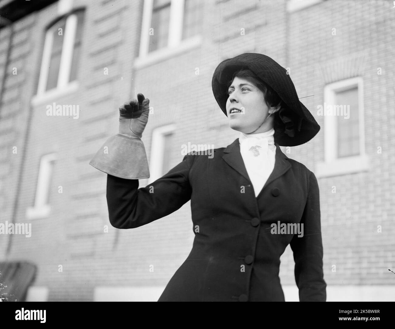 Mme R.C. Burleson, Suffragist - 1913. Socialite américaine, artiste et ...
