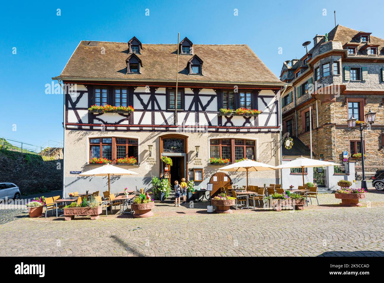 Weinhaus Weiler à Oberwesel sur le Rhin moyen, sur la place du marché ...