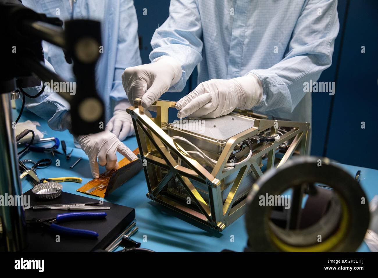 À l'intérieur de l'installation de traitement de la station spatiale du ...