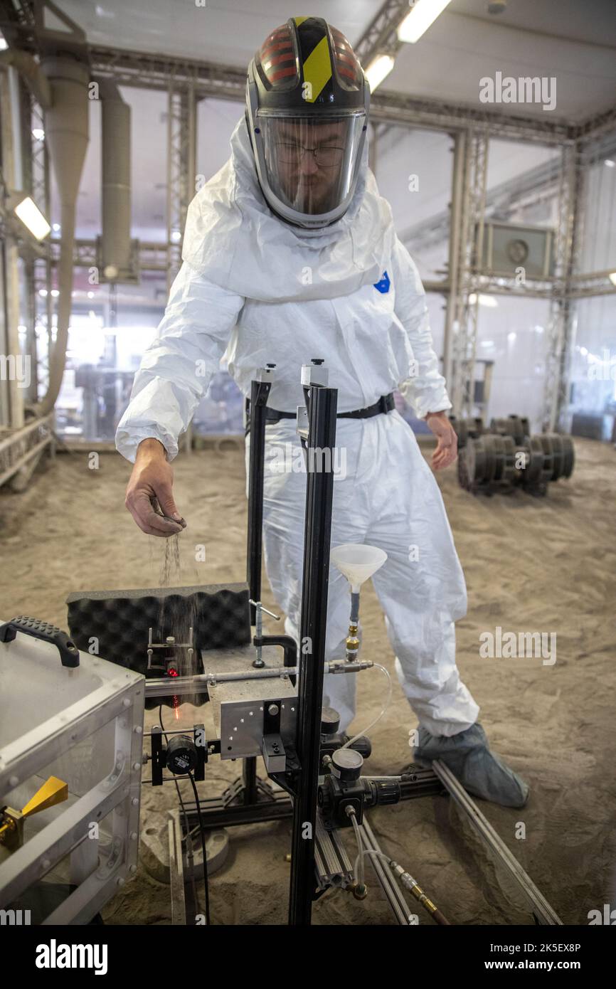 Une équipe du Kennedy Space Center de la NASA, en Floride, évalue le ...