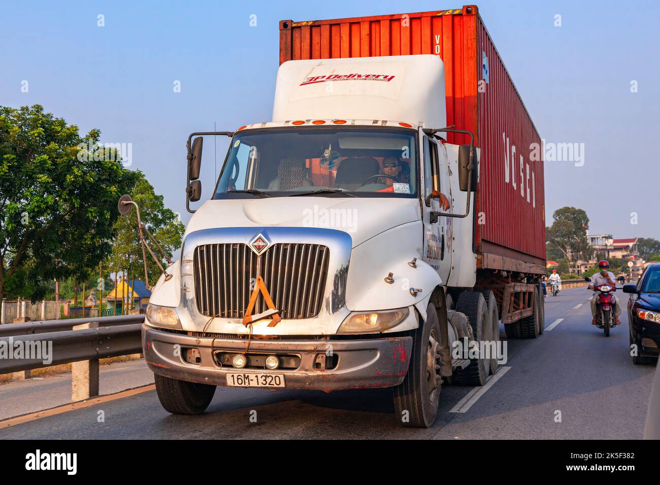 Camion porte conteneurs Banque de photographies et d’images à haute ...