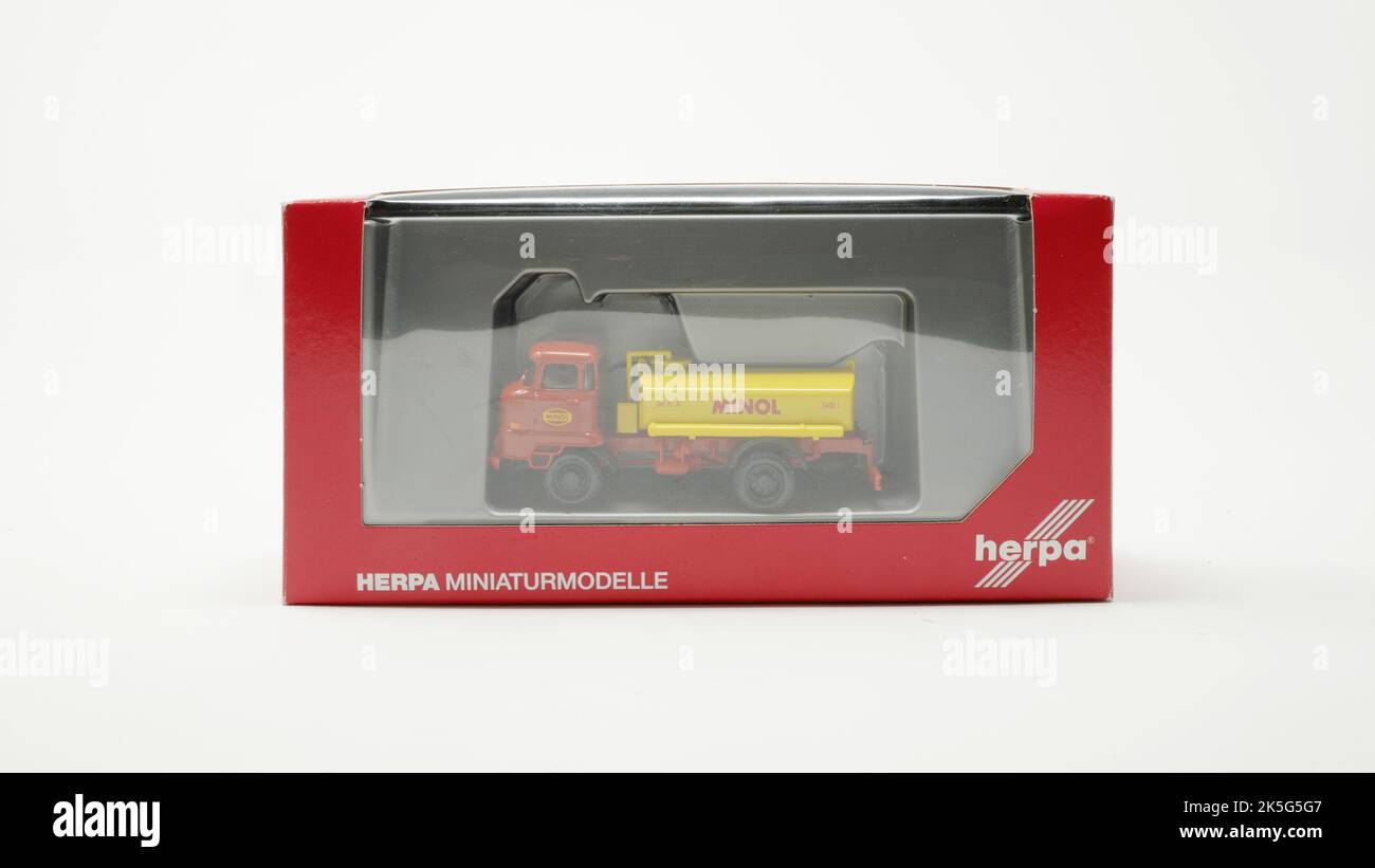 Automodell IFA DDR L60 Tankwagen MINOL, Herpa, Maßstab 1/87, Verpackung ...