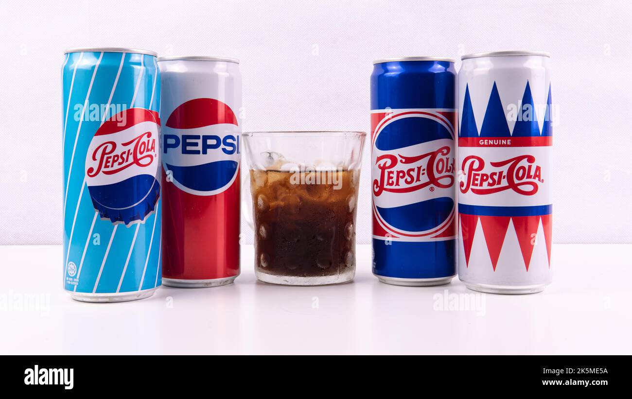 Kuala Lumpur, Malaisie, 9 octobre 2022 - boisson Pepsi en canettes ...