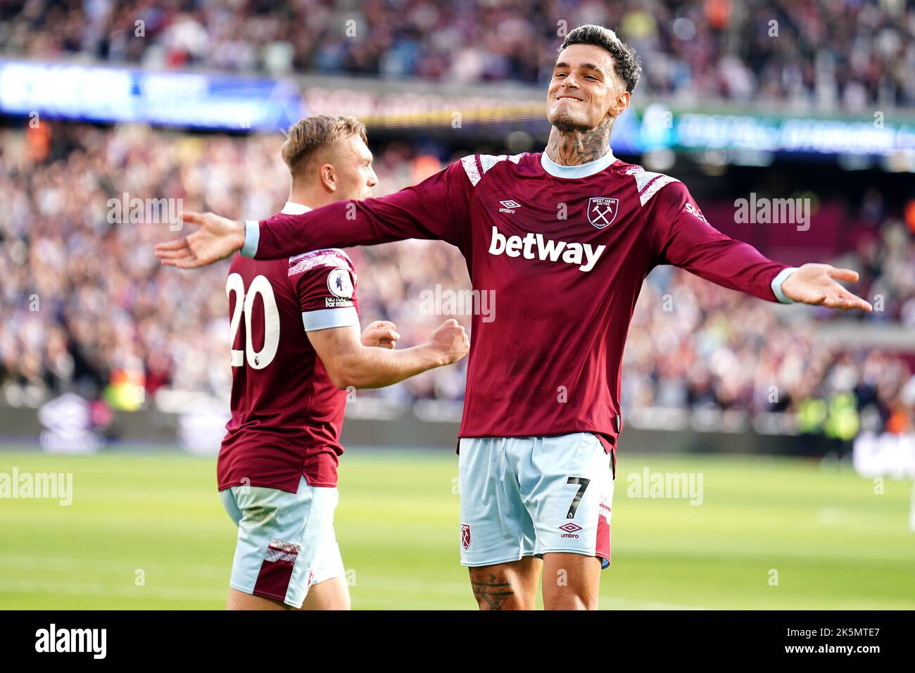 Gianluca Scamacca (à droite) de West Ham United célèbre le deuxième but ... Gianluca Scamacca (à droite) de West Ham United célèbre le deuxième but ...