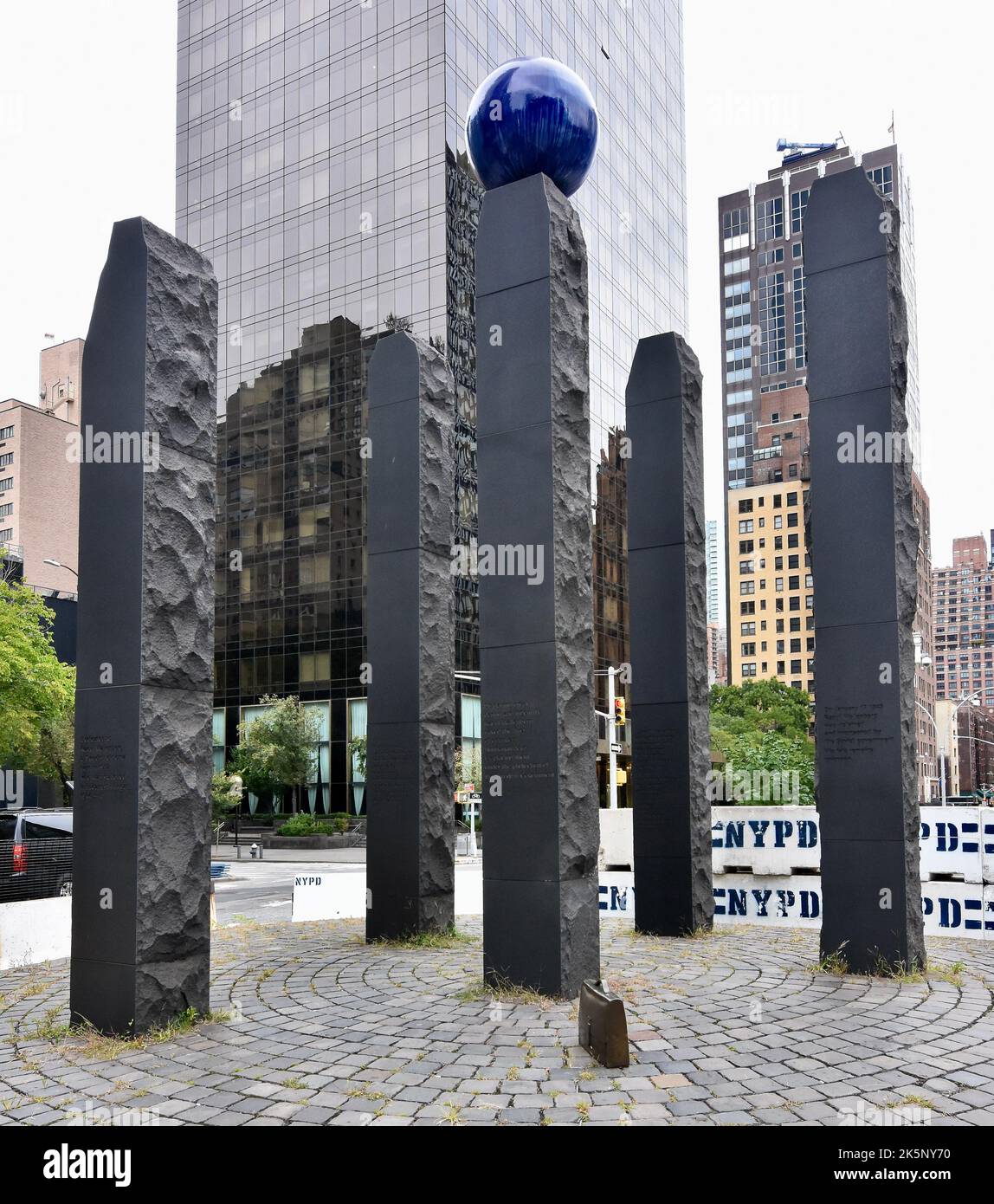 United nations monument new york Banque de photographies et d’images à ...