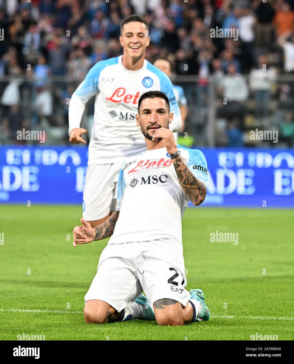 (221010) -- CREMONA, 10 octobre 2022 (Xinhua) -- Matteo Politano de ...