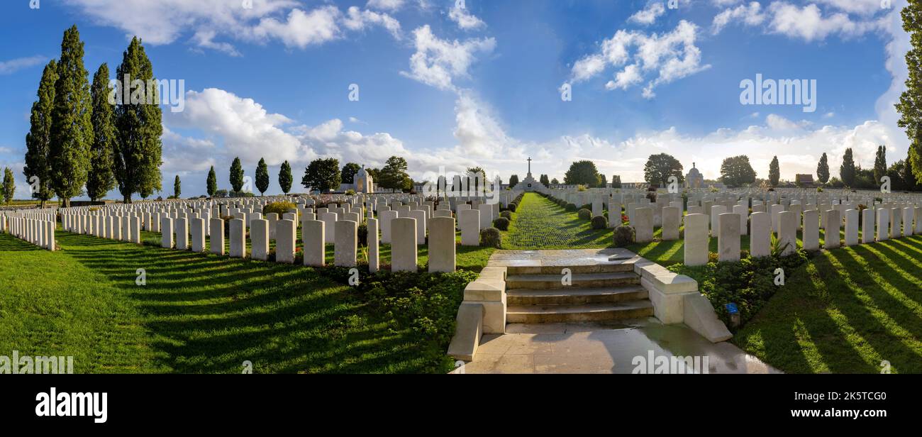 Vue panoramique du cimetière de Tyne Cot Commonwealth War graves et du ...