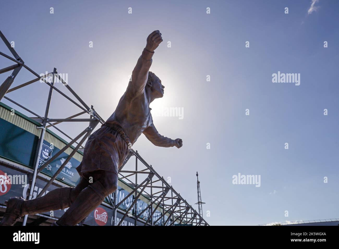 Statue de Jack Leslie à l'extérieur du terrain de football de Home Park ...