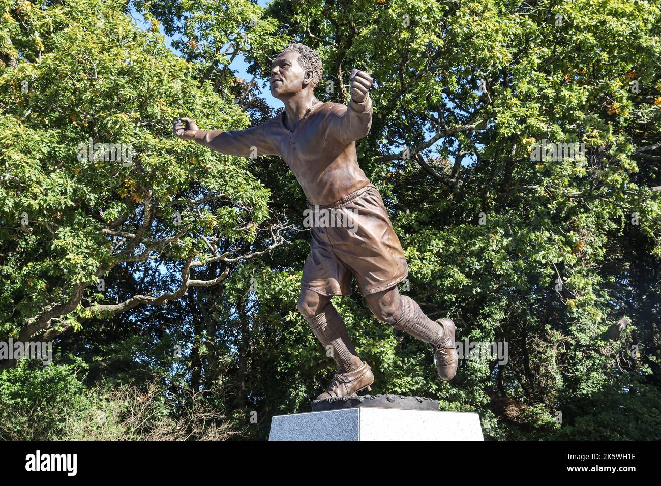 Statue de Jack Leslie à l'extérieur du terrain de football de Home Park ...