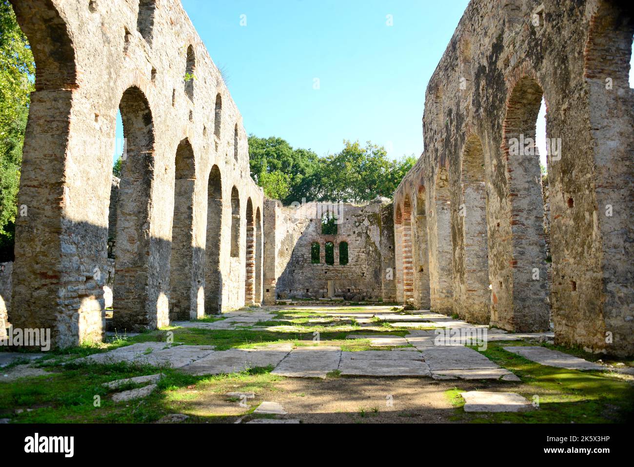 Le parc national de Butrint est une zone naturelle protégée, qui comprend le site archéologique ...