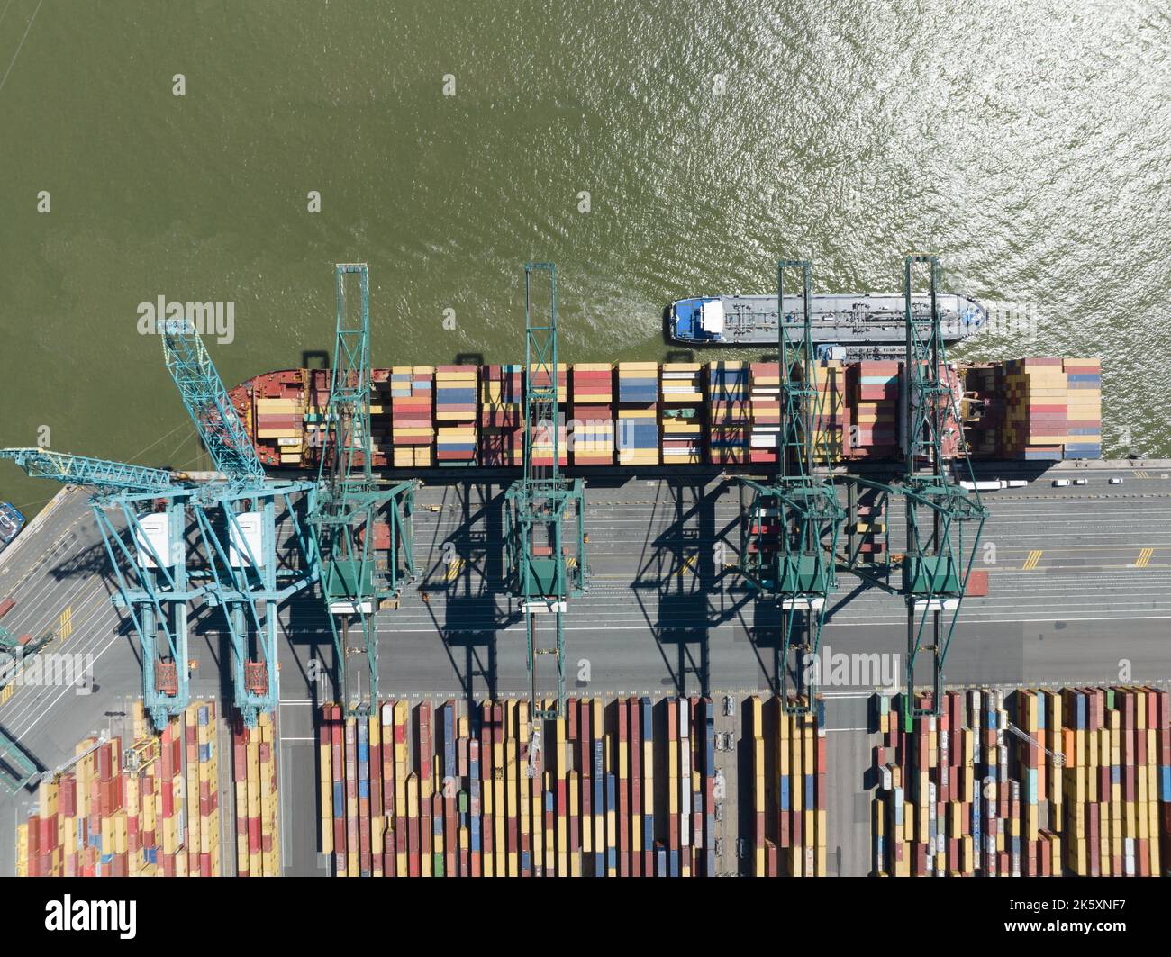 Antwerpen, 9th août 2022, Belgique. Le port d'Anvers le plus grand port maritime de Belgique le ...