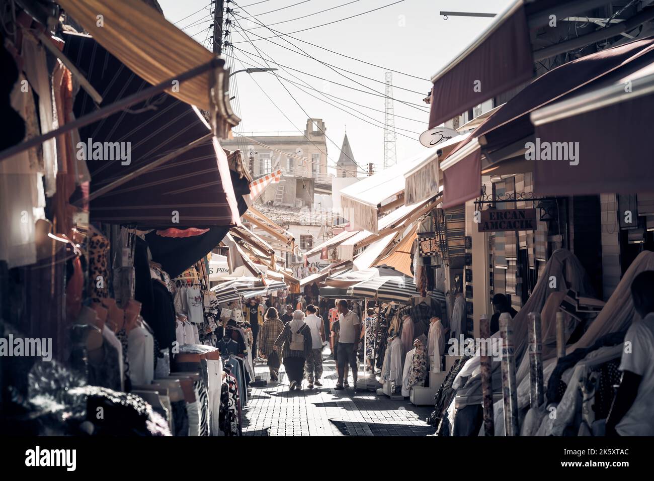 Nicosie, Chypre - 24 octobre 2022: Les gens font du shopping sur le ...