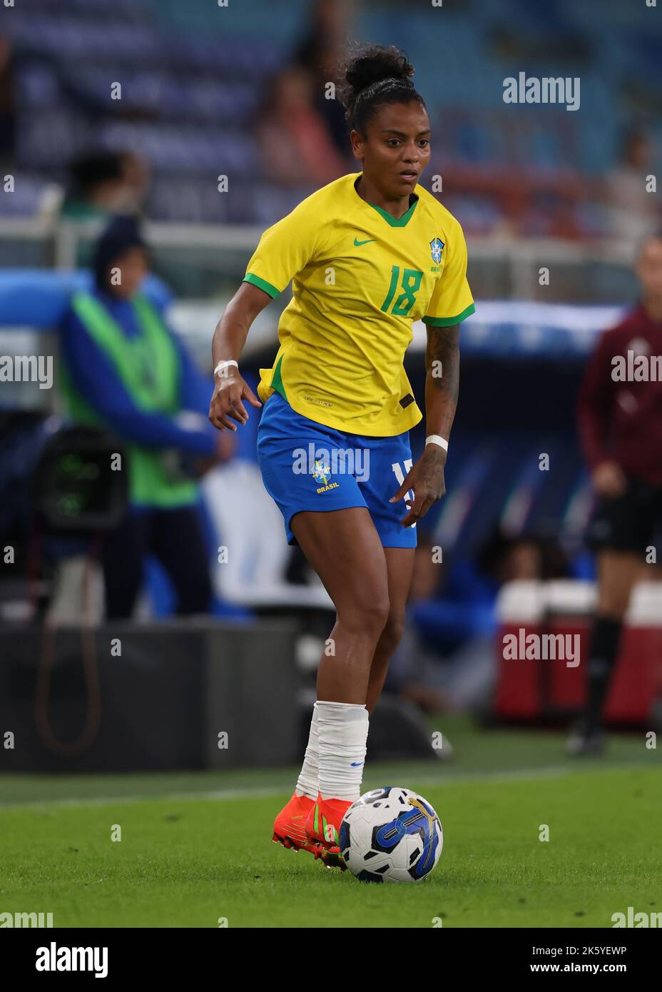 Femmes geyse Banque de photographies et d’images à haute résolution - Alamy