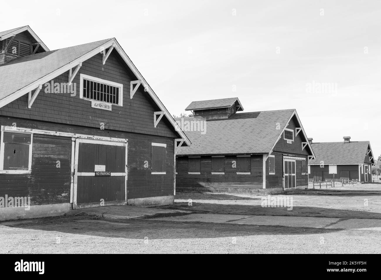 Old barns Banque d'images noir et blanc - Alamy
