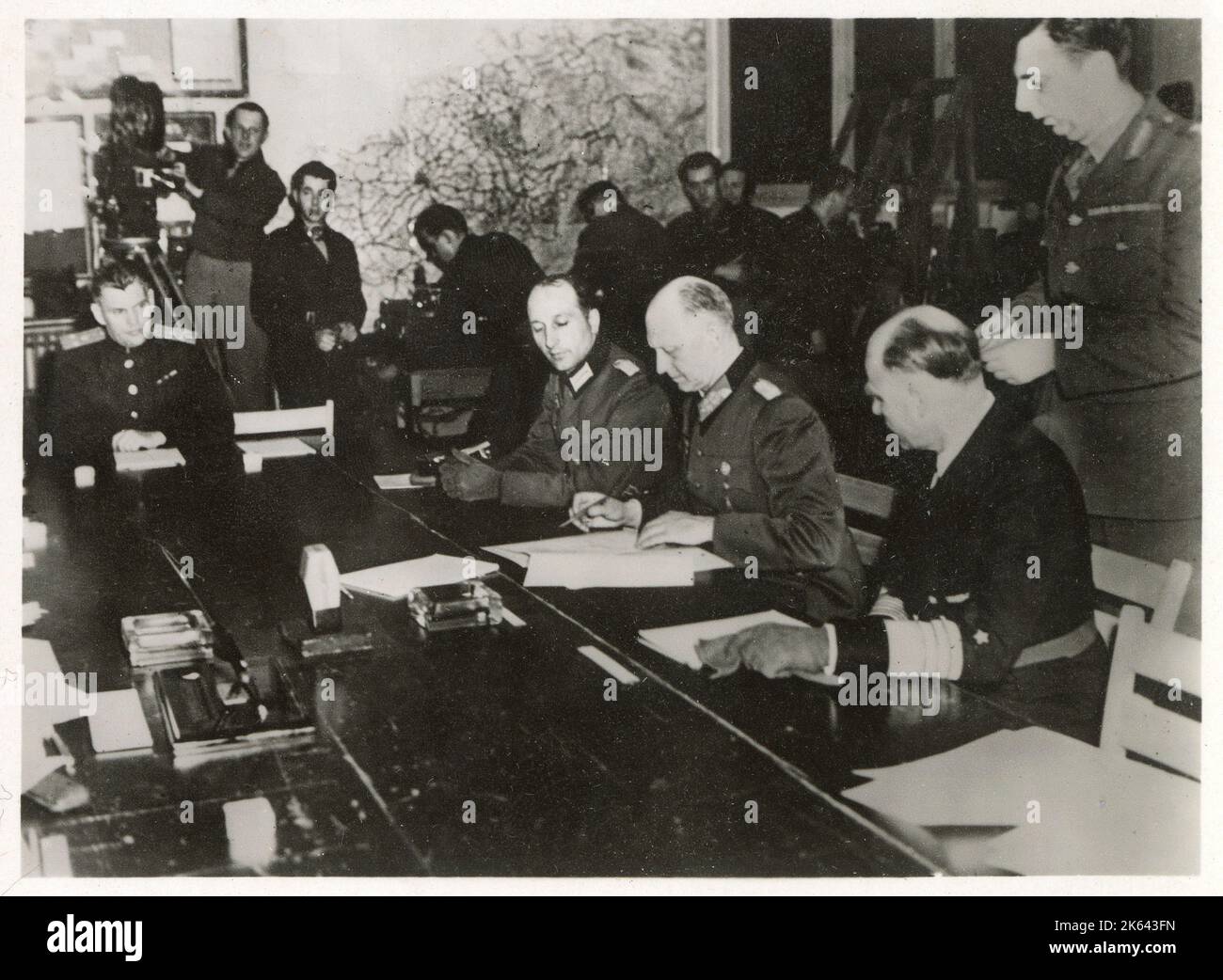 Signature de la capitulation allemande Banque de photographies et d ...