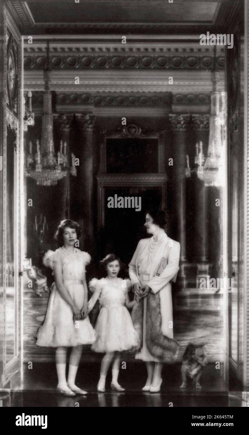 La Reine Elizabeth, (la reine mère), la princesse Elizabeth (la Reine ...
