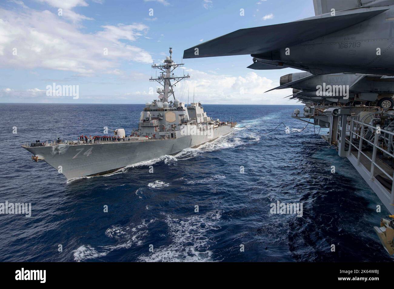 Destroyer lance missiles uss mcfaul Banque de photographies et d’images ...