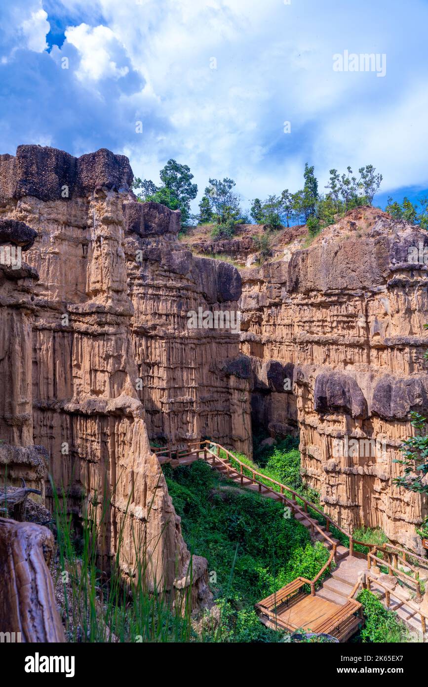 PHA Chor phénomène naturel de l'érosion des piliers de sol situé dans ...