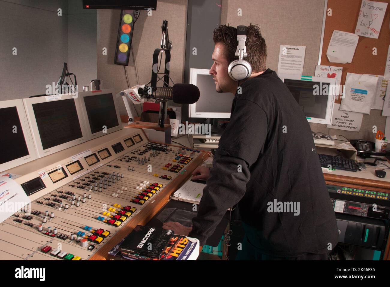 Intervieweur radio Banque de photographies et d’images à haute ...