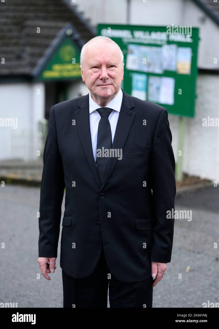 L'ancien MSP Alex Neil, qui lira l'eulogie, arrive pour les funérailles ...