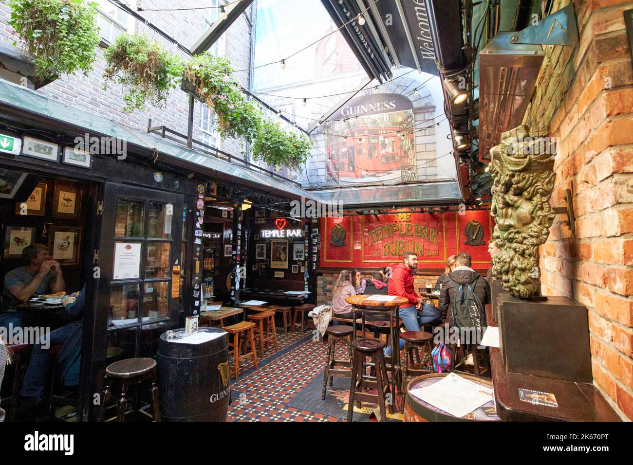 Republic ireland dublin inside pub Banque de photographies et d’images ...