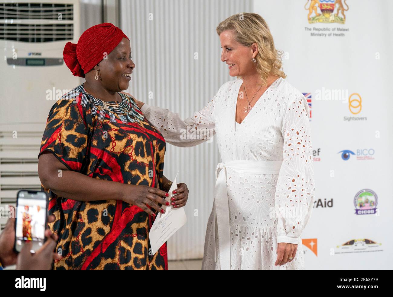 La comtesse de Wessex et le ministre de la Santé, l'honorable Khumbize ...