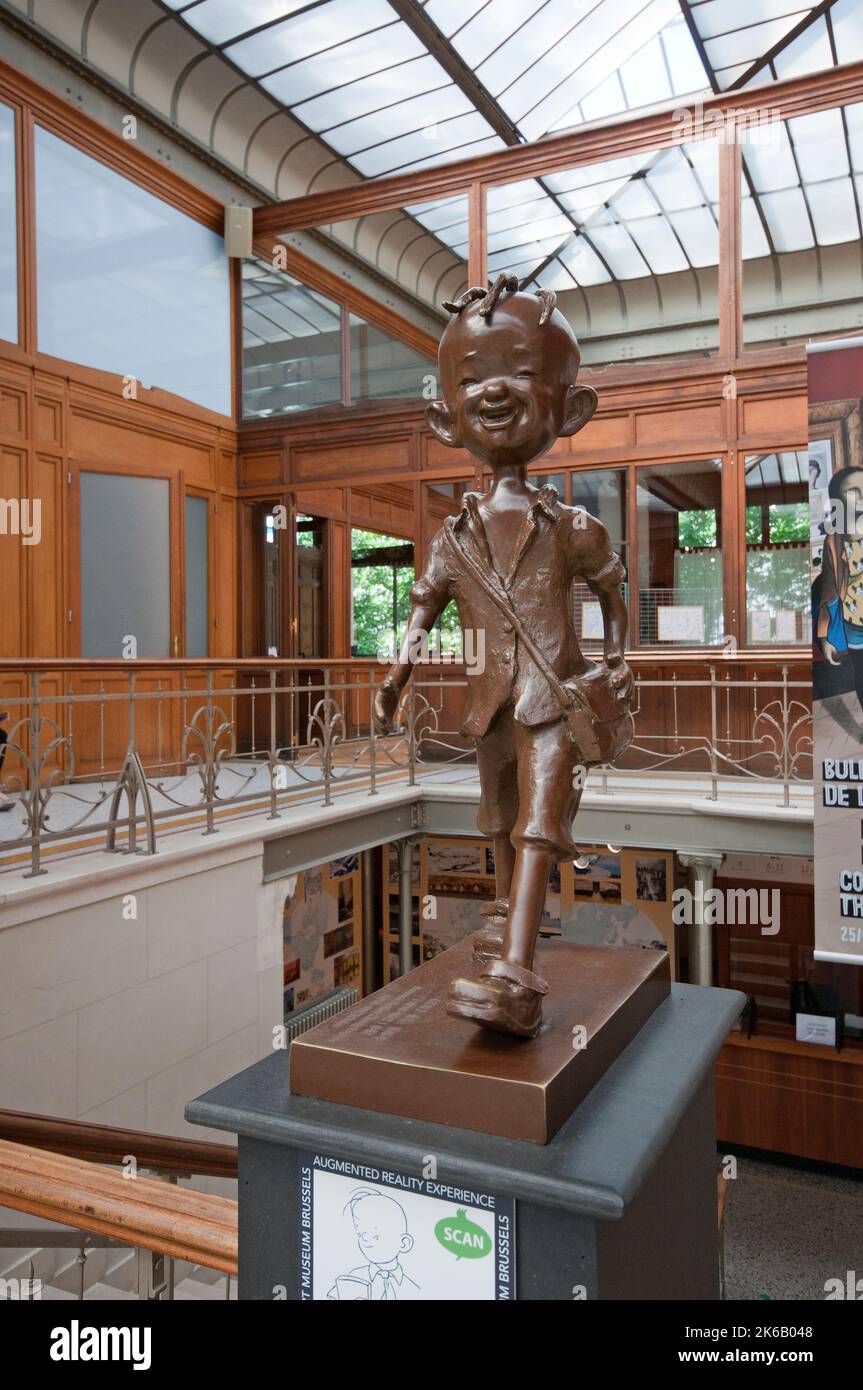 Statue de San Mao (caractère chinois créé par Zhang Leping en 1935 ...