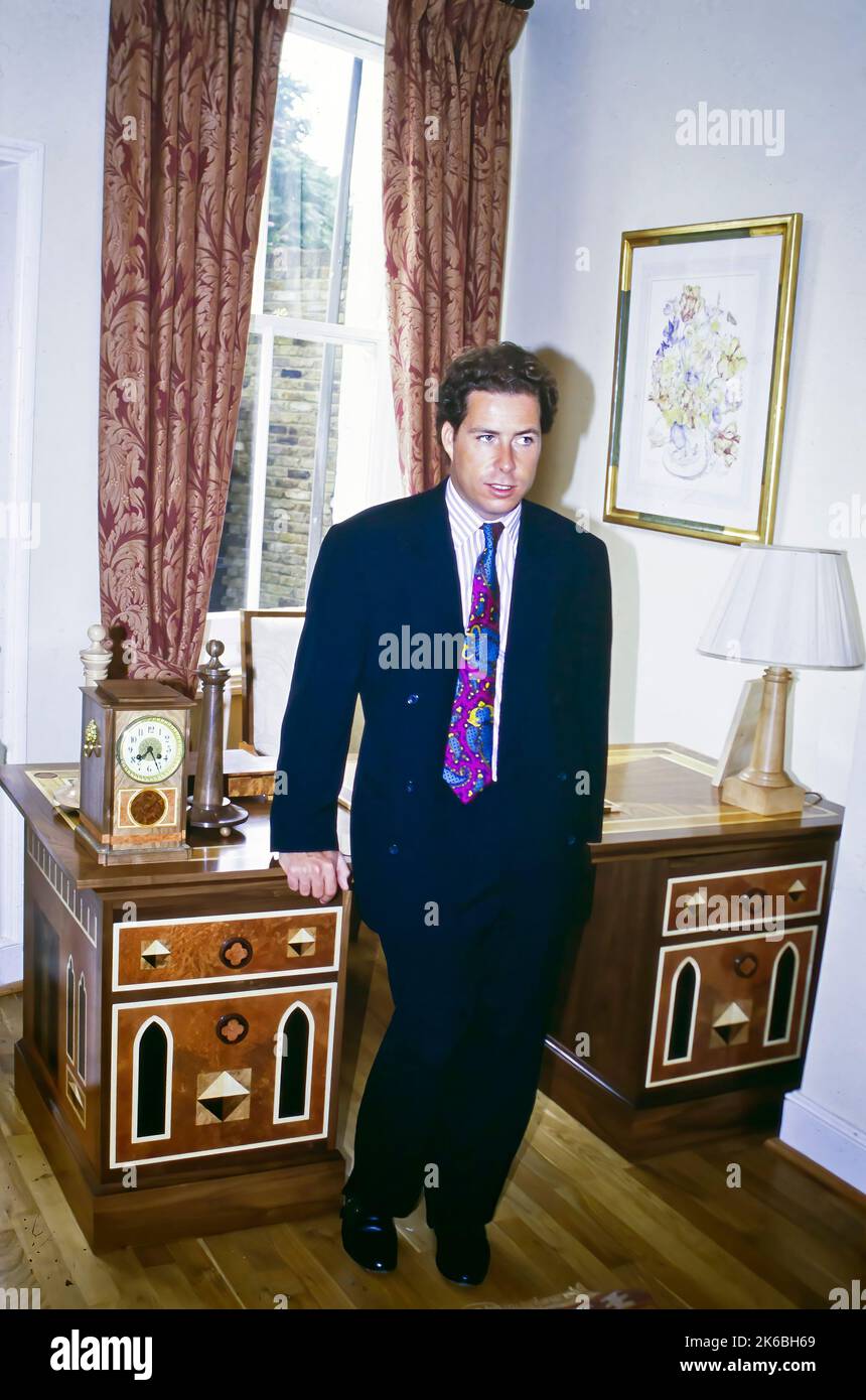 David Linley dans son bureau à la salle d'exposition de Linley dans ...