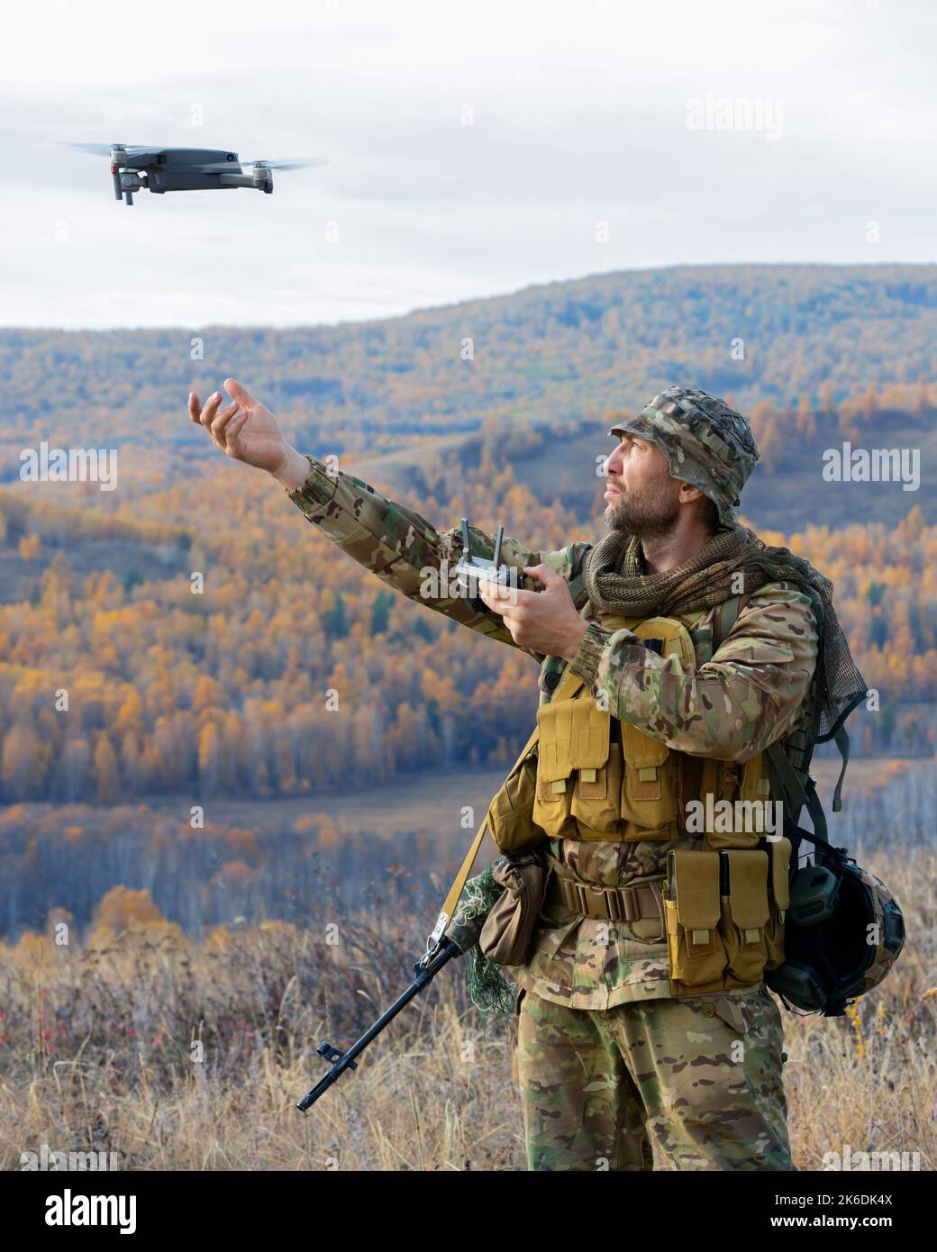 La photo verticale d'un observateur d'artillerie ou d'un observateur ...