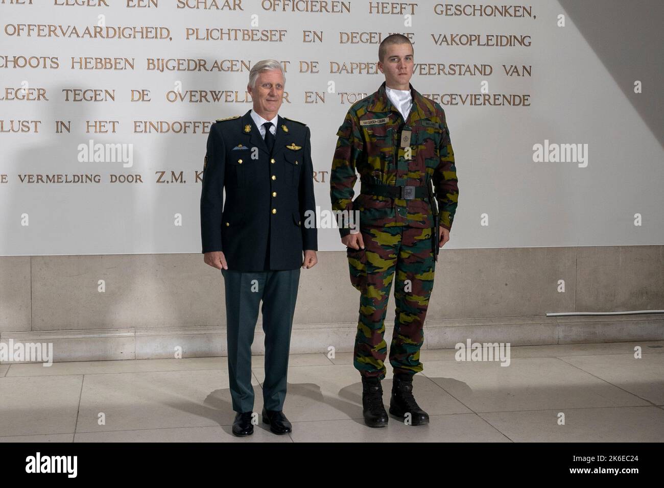 Le Roi Philippe - Filip de Belgique et le Prince Gabriel posent pour le ...