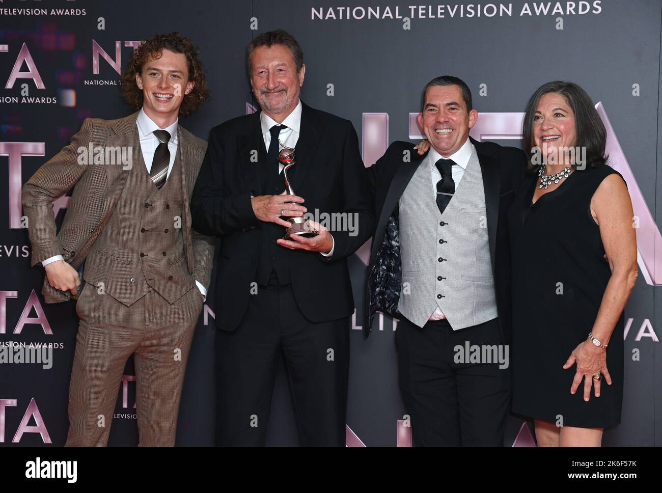 13 octobre 2022. Londres, Royaume-Uni. Harry Kirton, Steven Knight et ...