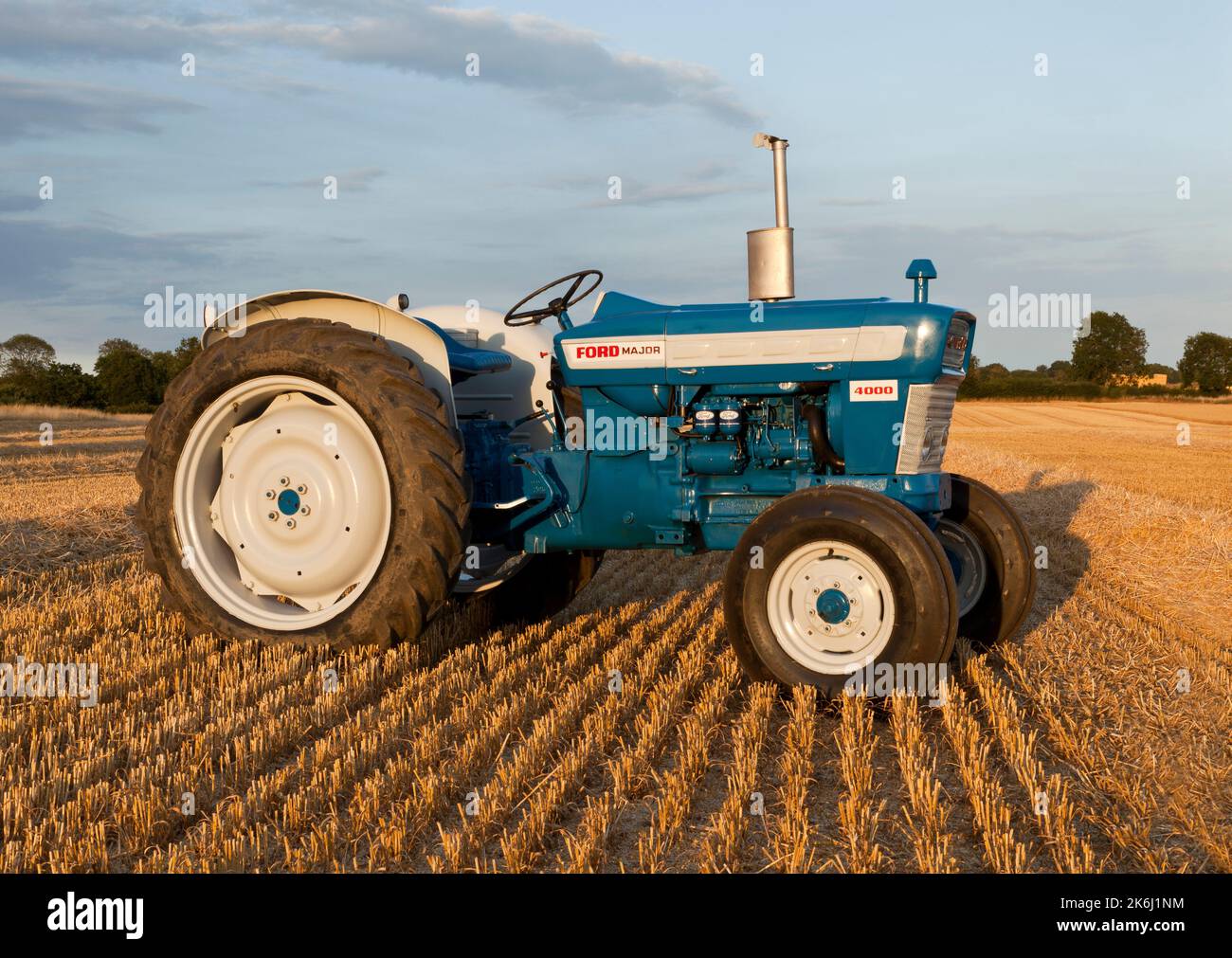 Tracteur Ford 4000 Pre-Force 1966 d'époque Photo Stock - Alamy