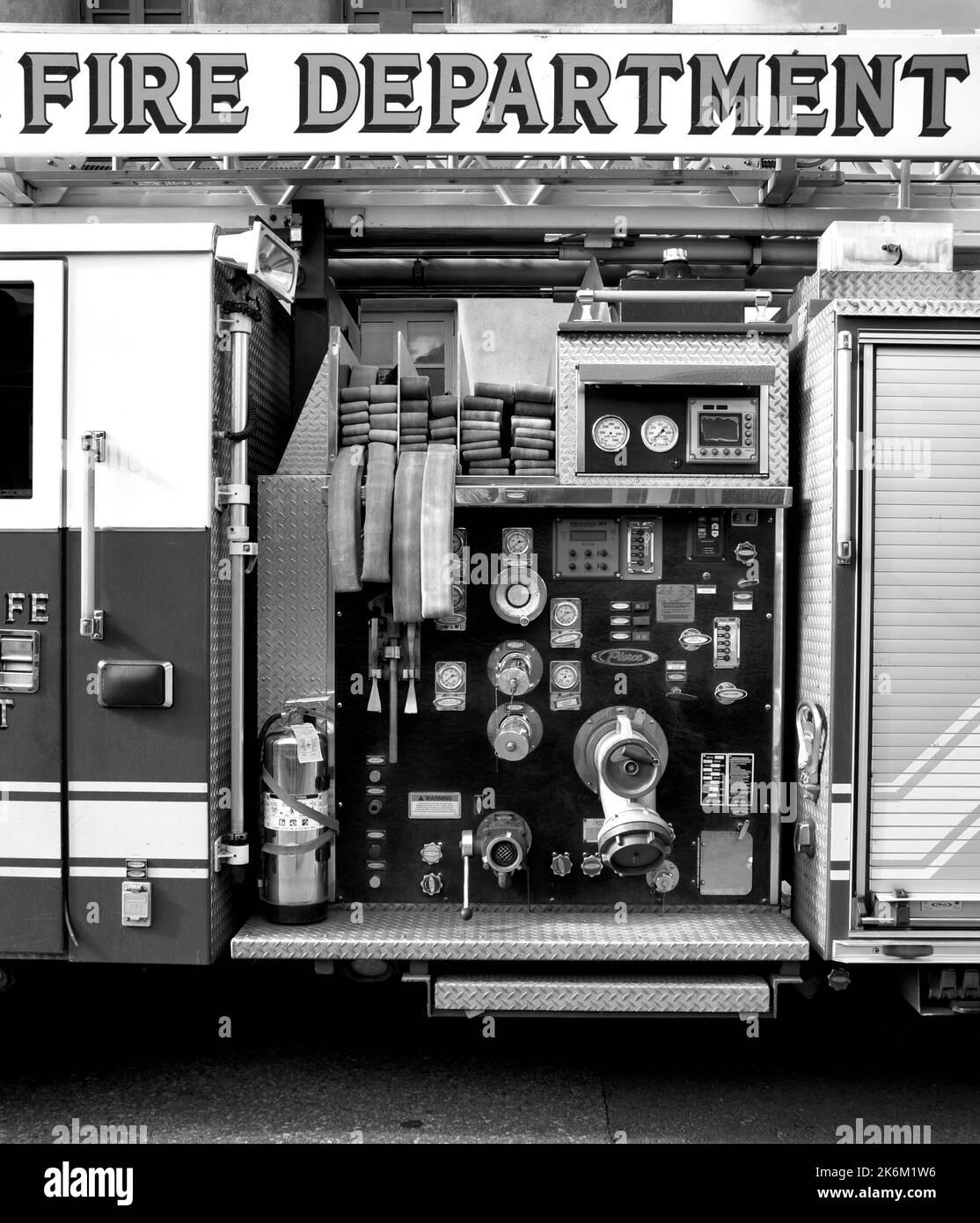 Panneau de commande sur un camion de pompiers Banque d'images noir et ...