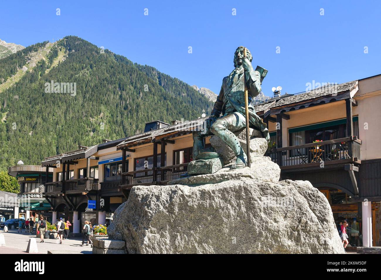 La statue en bronze de Michel Gabriel Paccard, alpiniste et botaniste ...