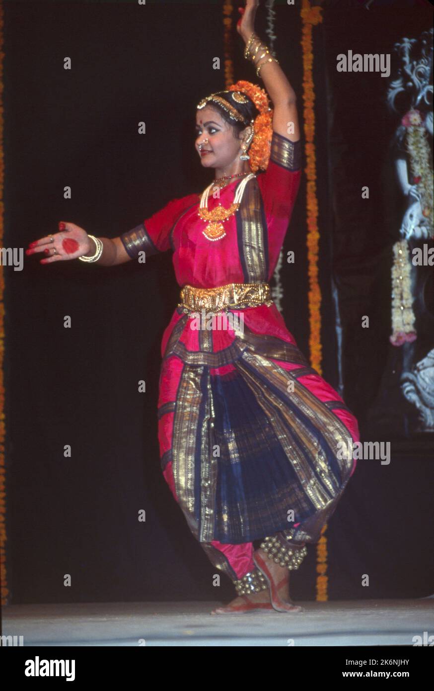 Kuchipudi:- cette danse classique indienne est originaire d'un village ...
